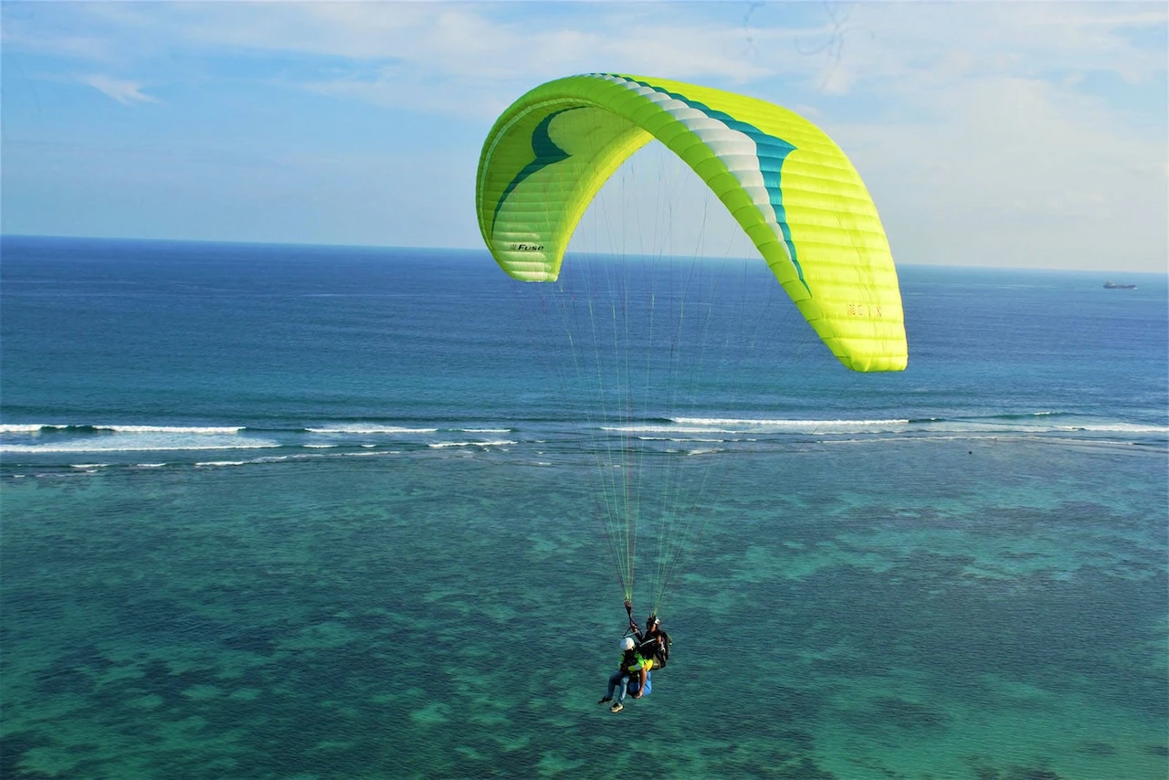 paragliding-uluwatu-ADFsk.webp